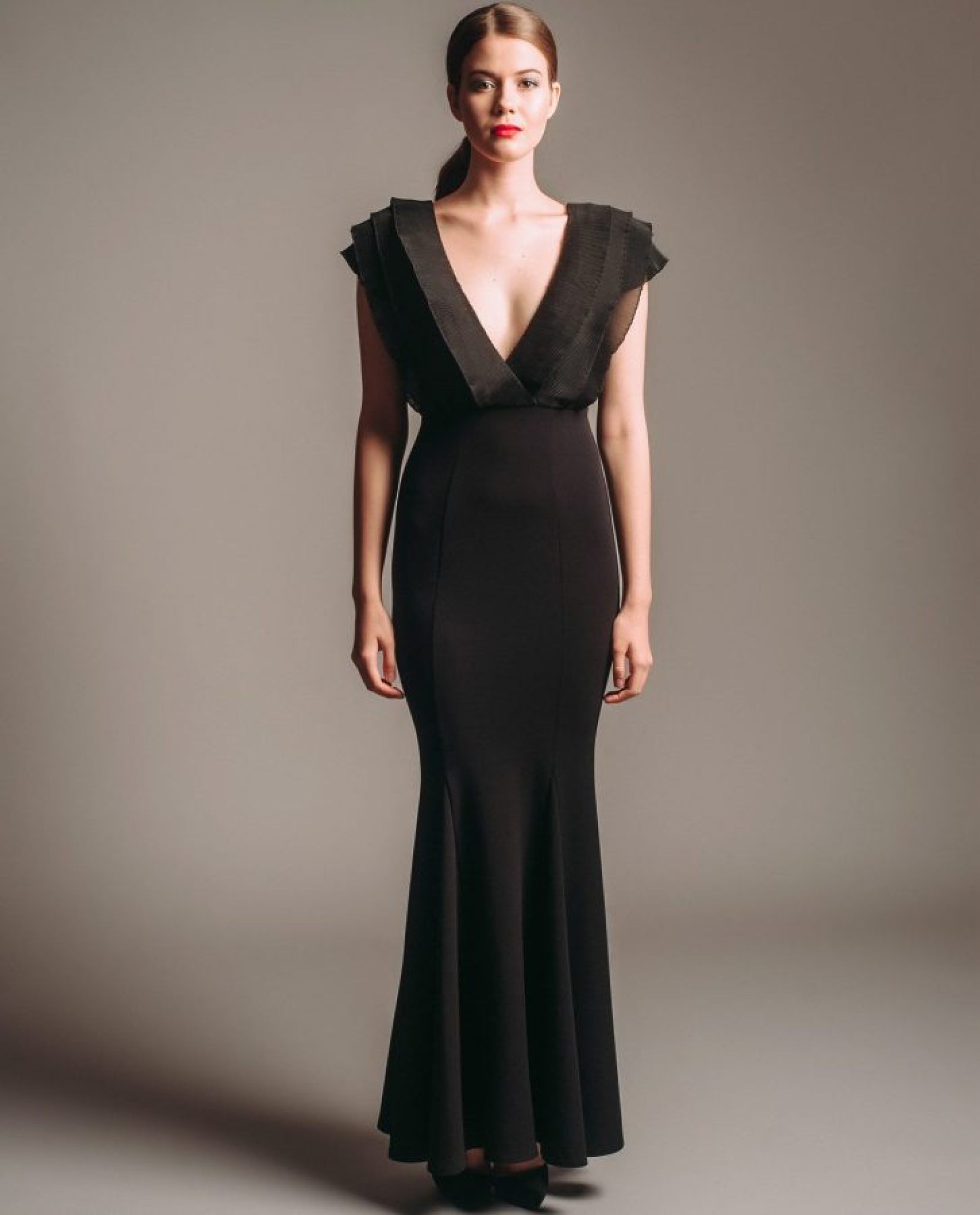 How to Dress Wide Shoulders: An Ultimate Guide - The Shoe Box NYC