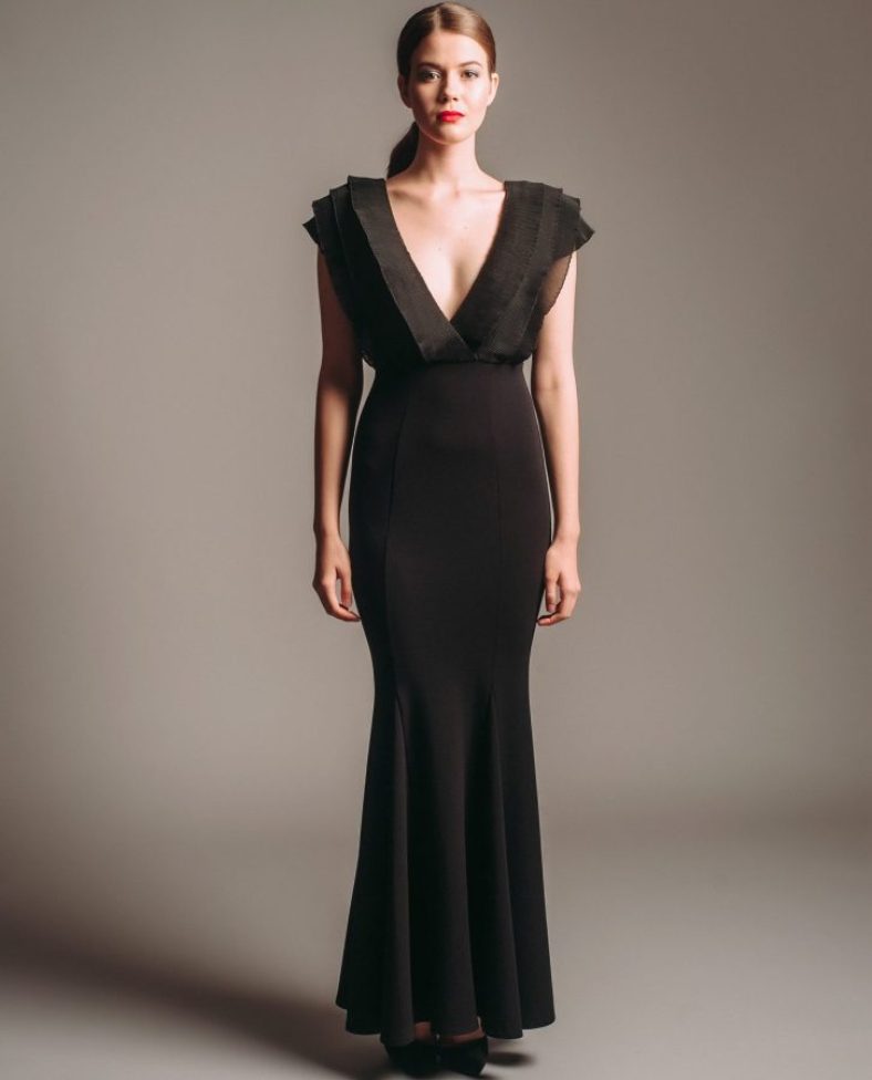 How to Dress Wide Shoulders: An Ultimate Guide - The Shoe Box NYC