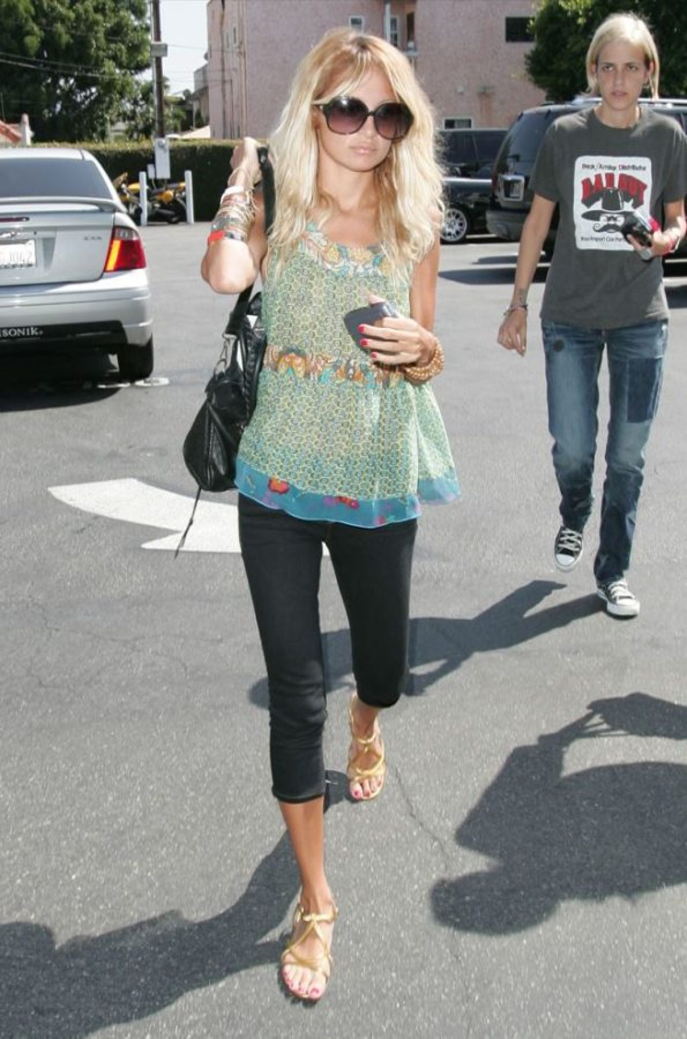 How to Wear Capri Pants: An Ultimate Guide - The Shoe Box NYC