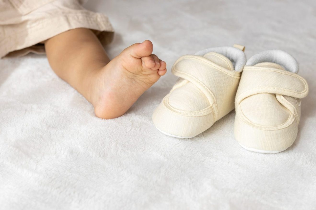 Baby Shoe Size Chart: Do Babies Need To Wear Shoes? - The Shoe Box NYC