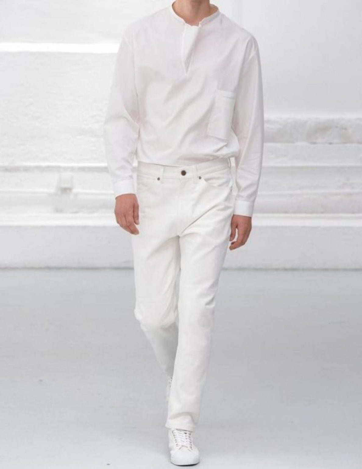 40 Outfits To Wear With White Shoes For Men and Women - The Shoe Box NYC